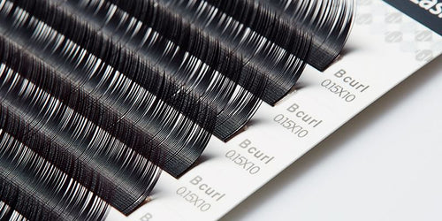 What are flat lashes?